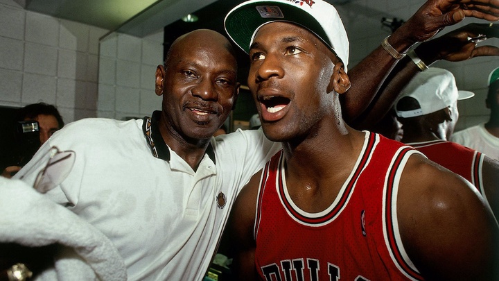 Chiếc hố nướng thịt và người đứng sau sự nghiệp vĩ đại của Michael Jordan