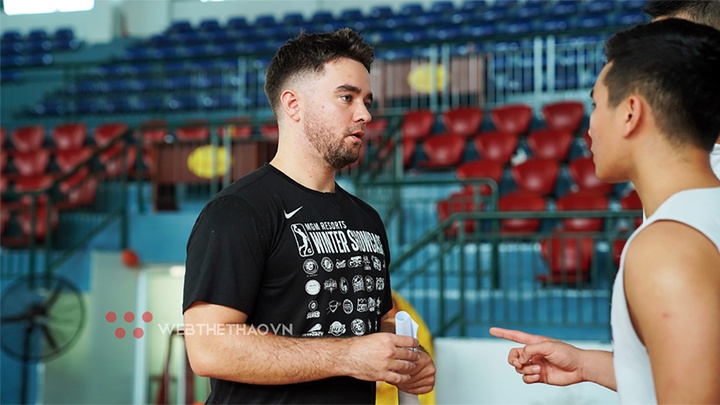 HLV Ryan Marchand cập bến đội bóng mới sau khi chia tay VBA, đối đầu ...