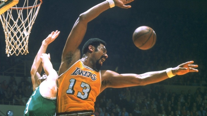 Wilt Chamberlain và giai thoại về cú block trật khớp vai đối thủ