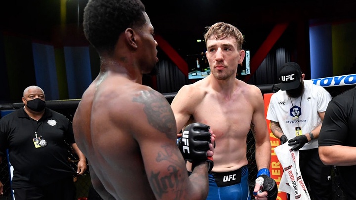 Kevin Holland lên lịch tái đấu Kyle Daukaus sau sự cố húc đầu