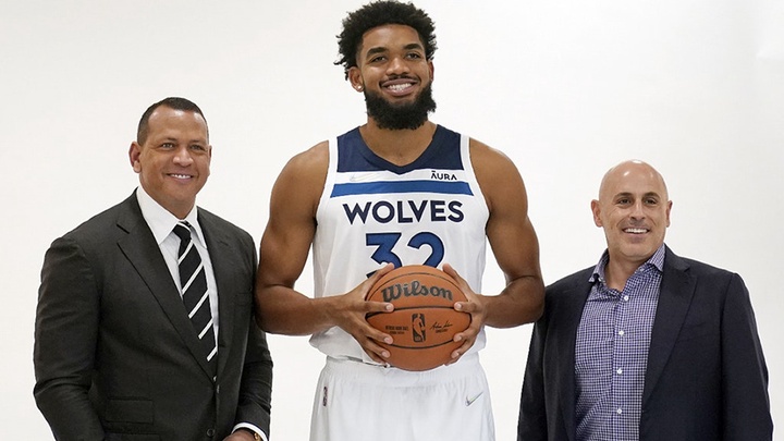 Tổ chức tiệc tùng cho cả đội, triệu phú vừa mua lại cổ phần của ...