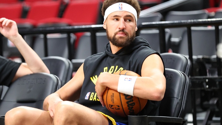 Chưa thể tập cùng đội, Klay Thompson có kịp trở lại vào Giáng sinh?