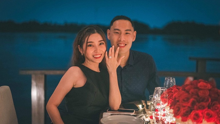 Cầu thủ đội tuyển bóng rổ quốc gia Justin Young cầu hôn bạn gái siêu ...