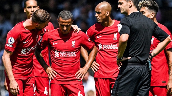 Liverpool lặp lại đội hình kỳ lạ sau 28 năm và chịu chia điểm