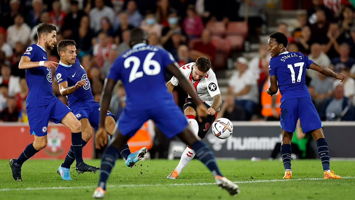 Chelsea thua ngược, khởi đầu tệ bậc nhất trong 27 mùa giải