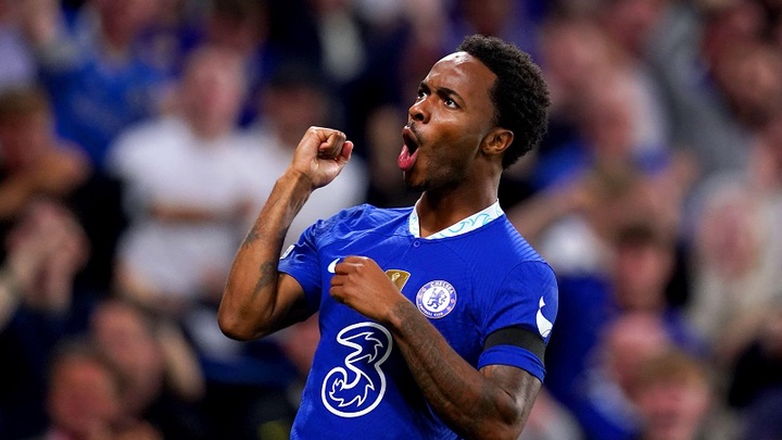 Sterling đạt cột mốc ghi bàn ở Champions League khi chơi ở vị trí lạ