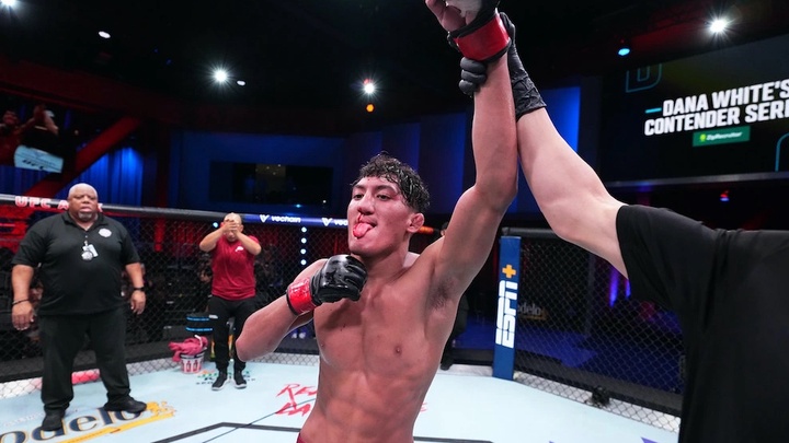 Tài năng MMA 17 tuổi Raul Rosas Jr phá kỉ lục UFC, muốn vượt qua Jon Jones