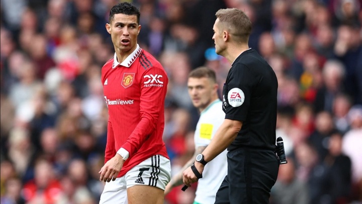 MU thoát thua hy hữu trong ngày Ronaldo gây thất vọng