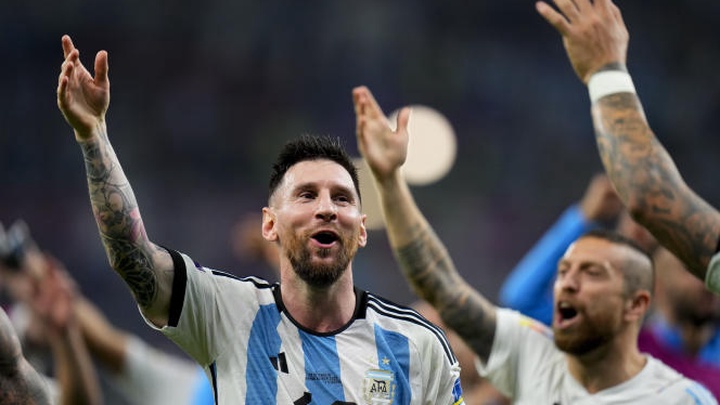CĐV Úc vừa hát troll Messi được 12 giây đã phải nhận cái kết đắng