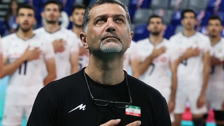 HLV đội tuyển bóng chuyền quốc gia Iran gây phẫn nộ khi tấn công học trò