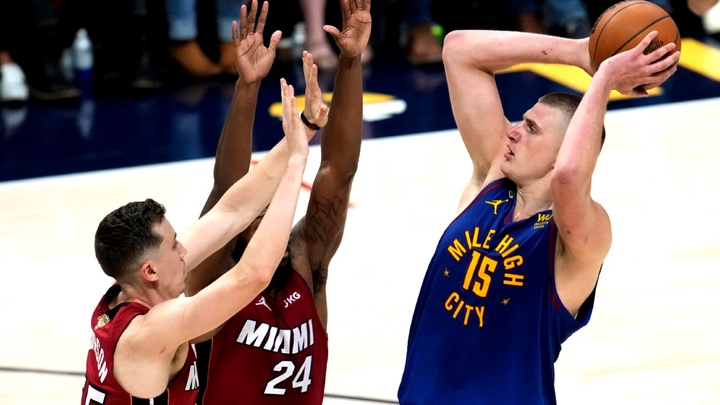 Nikola Jokic lập triple-double, Denver Nuggets thắng dễ Miami Heat ở Game 1 NBA Finals 2023