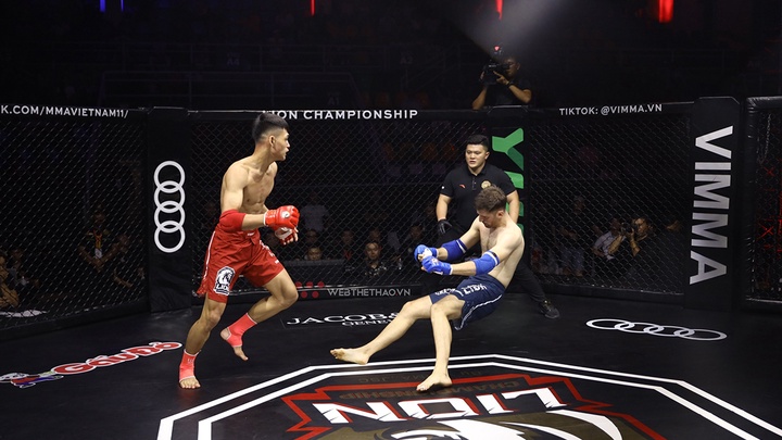 Võ sĩ Thanh Hóa tung cú knockout chớp nhoáng đối thủ người Anh tại LION ...