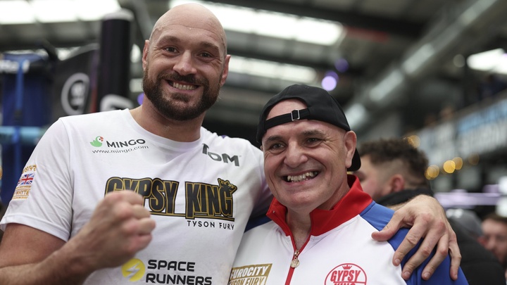 Bố của Tyson Fury: Con tôi "khó mà lành lặn" sau khi đấu Francis Ngannou