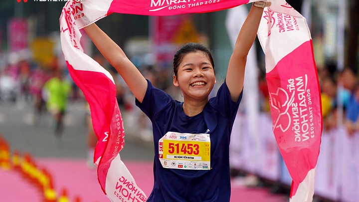Mồ hôi, nụ cười và những khoảnh khắc ấn tượng Đất Sen Hồng Marathon ...