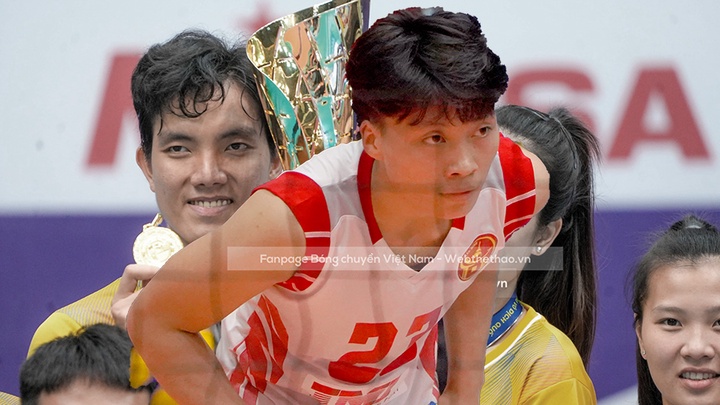 "Viên ngọc thô" bóng chuyền Đặng Thị Hồng trở thành đồng đội với Bích Tuyền