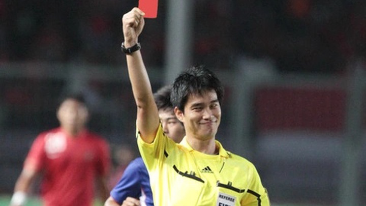 Trọng tài có nụ cười tỏa nắng người Hàn Quốc bắt trận Việt Nam vs Nhật Bản