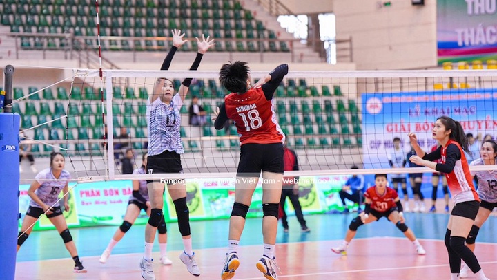 Ngoại binh Thái Lan bật khóc khi chia tay bóng chuyền BTL Thông Tin