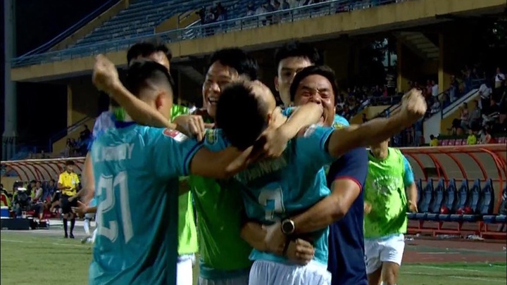 Ngược dòng hạ PVF-CAND, Hồng Lĩnh Hà Tĩnh ở lại V.League