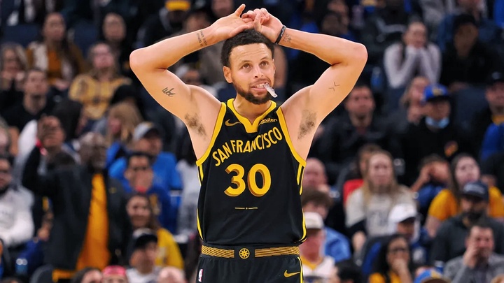 Stephen Curry xoá tên Golden State Warriors khỏi mô tả trang cá nhân ...