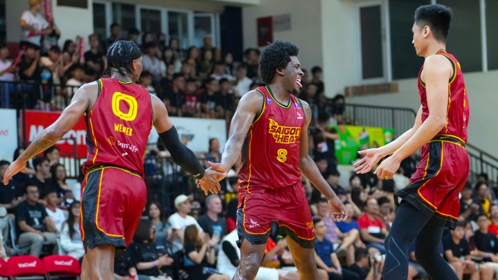 Dội mưa 3 điểm, Saigon Heat dẫn trước Cantho Catfish 1-0 ở VBA Finals 2024