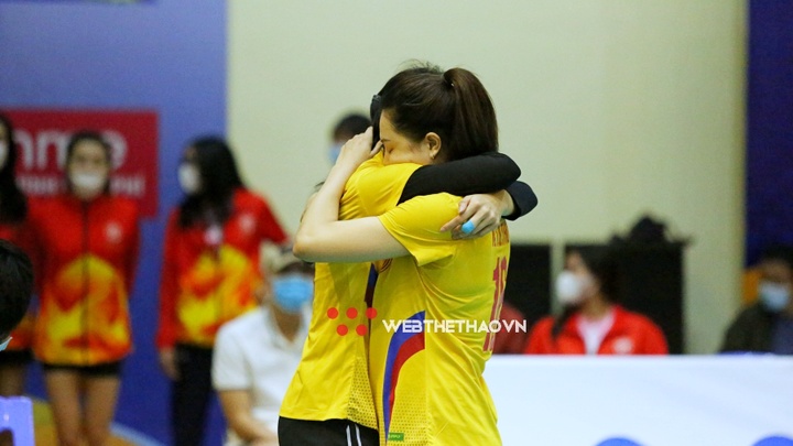 Các cô gái Tp.Hồ Chí Minh rơi nước mắt sau kỷ lục buồn khó tin tại giải bóng chuyền VĐQG 2025