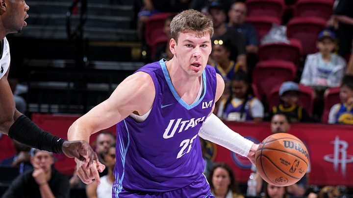 Ghi gần 30 điểm mỗi trận, tài năng trẻ Kyle Filipowski trở thành MVP ...