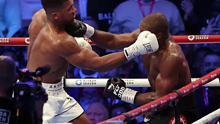 Anthony Joshua tái hiện trận boxing kinh điển trước khi so găng Tyson Fury