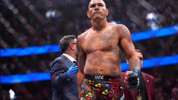 Alex Pereira nói rõ về chấn thương chân sau cú đá Ankalaev ở UFC 320