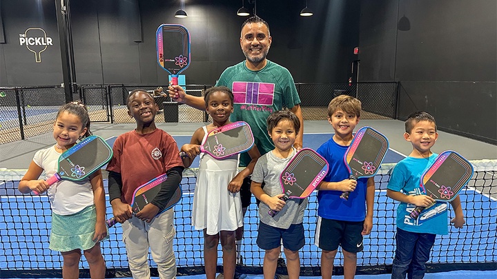 Cậu bé 8 tuổi đứng sau thành công Anna Leigh Waters tại Picklebal World ...