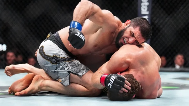 Cựu vô địch UFC chỉ trích các fan chê màn thể hiện của Islam Makhachev