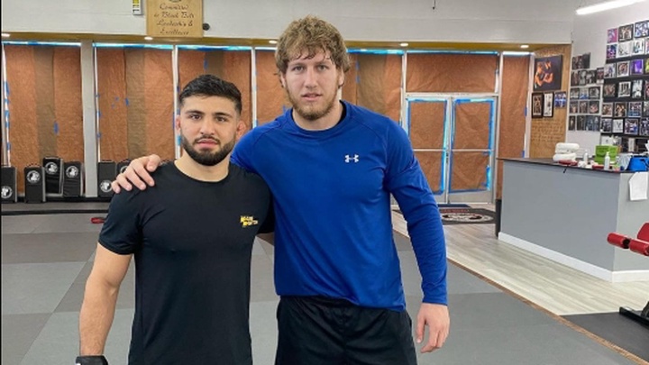 Arman Tsarukyan tập luyện cùng nhà vô địch Olympic