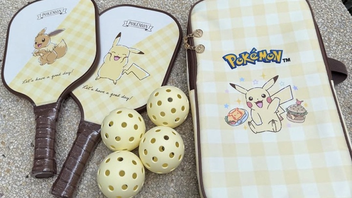 Pokémon “bắt tay” Pickleball: FairPrice tung bộ vợt đặc biệt tại Singapore