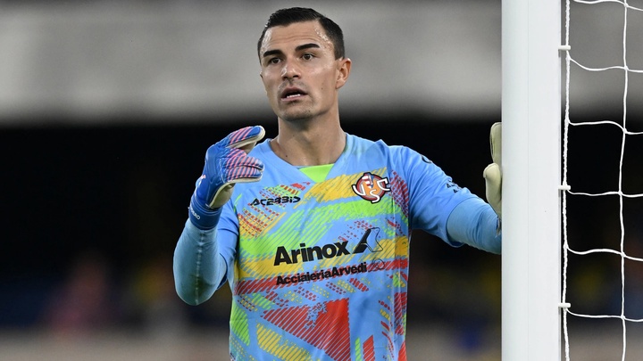 Thủ môn Indonesia gây sốt tại Serie A với chỉ số vượt cả De Gea và Maignan
