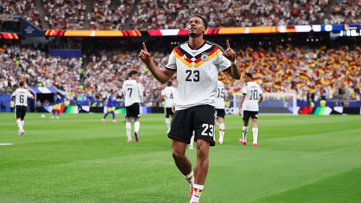 Nmecha gia nhập danh sách ghi bàn cùng các danh thủ Seeler, Podolski ...