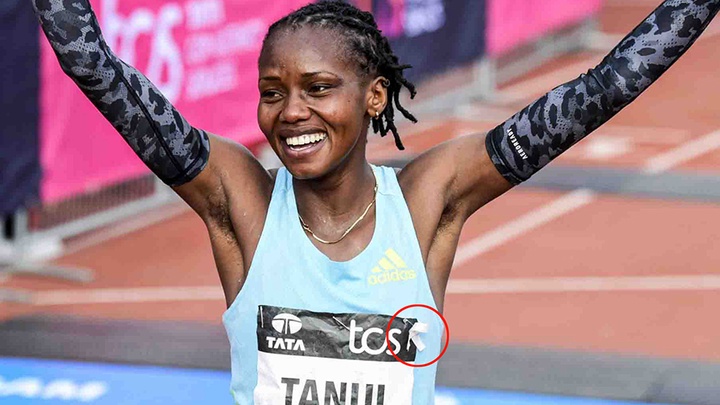 Chuyện xúc động về chiếc nơ trắng trên áo nhà vô địch Amsterdam Marathon