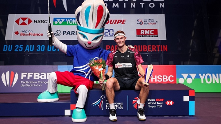 Kết quả cầu lông mới nhất 31/10: Axelsen vô địch dễ dàng, He Bing Jiao ...