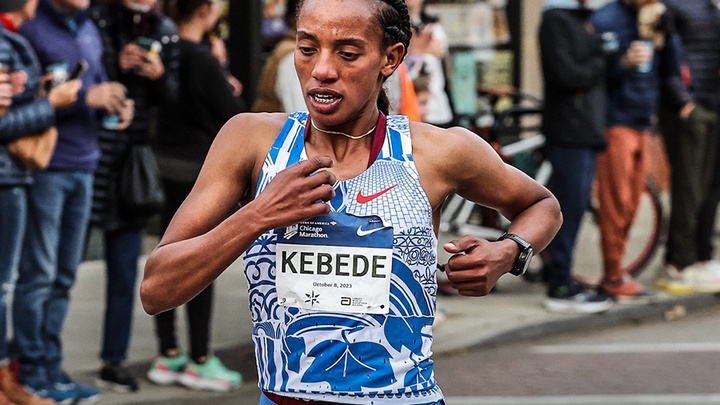 Cô gái ít tên tuổi phá kỷ lục chạy 42,195km của Tokyo Marathon