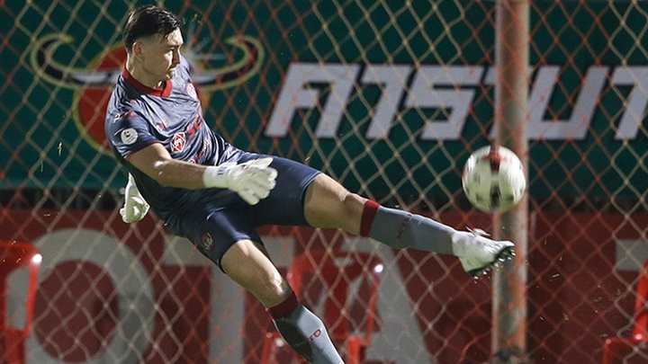 Đặng Văn Lâm lần đầu giữ sạch lưới, Muang Thong vẫn bị chia điểm