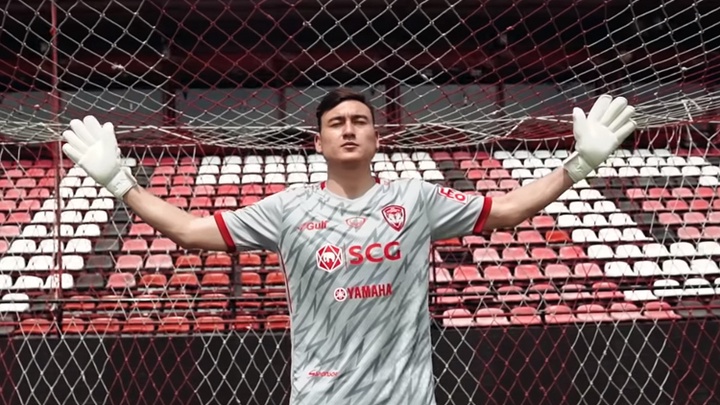 Trước ngày Việt Nam đấu Thái Lan, Đặng Văn Lâm giúp Muangthong thắng trận