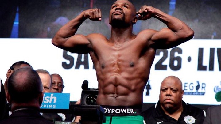 Fan phẫn nộ vì Floyd Mayweather đứng đầu danh sách tay đấm vĩ đại nhất