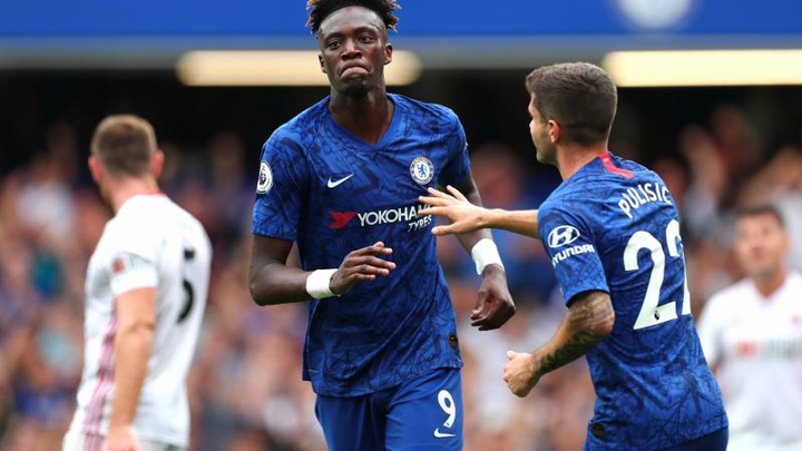 Abraham có thể sánh ngang kỷ lục của Suarez ở trận Chelsea vs Liverpool