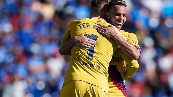 Thủ môn của Barca làm nên lịch sử với pha kiến tạo trước Getafe
