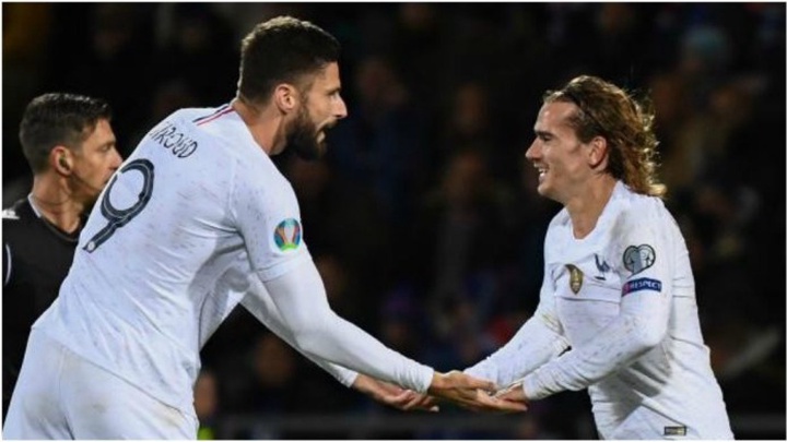 Giroud sắm vai người hùng giải cứu Pháp trước Iceland