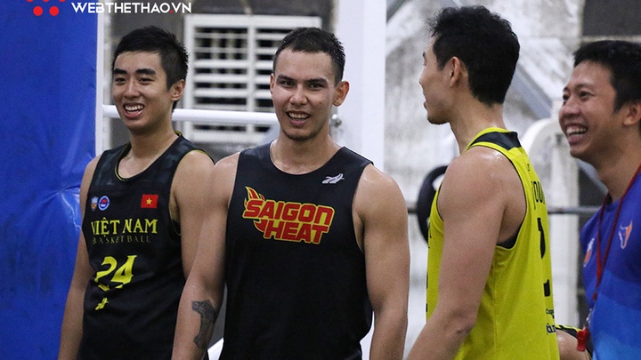 Tim Waale và chuyện chàng "quân xanh" bất đắc dĩ của HLV Kevin Yurkus