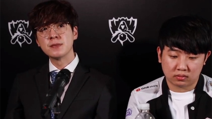 HLV kkOma bật khóc, nhận lỗi về thất bại của SKT trước G2