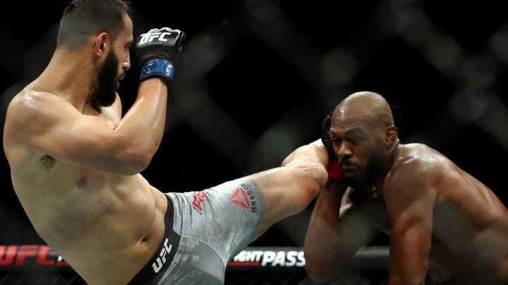Giám khảo trận đấu Jon Jones vs Dominick Reyes bị fan cuồng đập phá xe