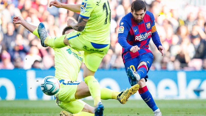 Messi khiến cầu thủ Getafe quỳ gối bằng kỹ năng siêu phàm