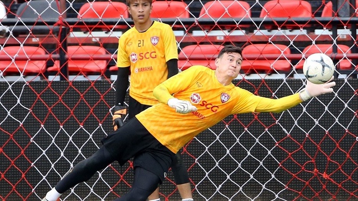 Lần đầu dự bị, Đặng Văn Lâm nhìn Muang Thong United thắng trận đầu tiên