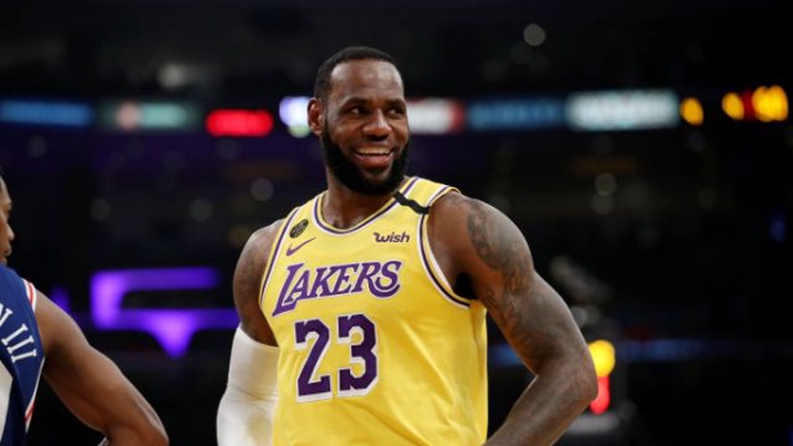 LeBron James đóng logo, LA Lakers nhọc nhằn thắng Philadelphia 76ers ...