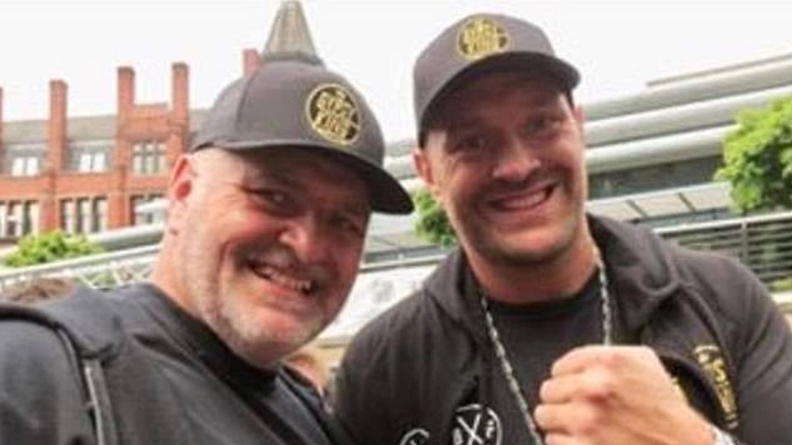 Cha của Tyson Fury bị cấm nhập cảnh Mỹ, hậu quả kéo dài từ... một chai bia